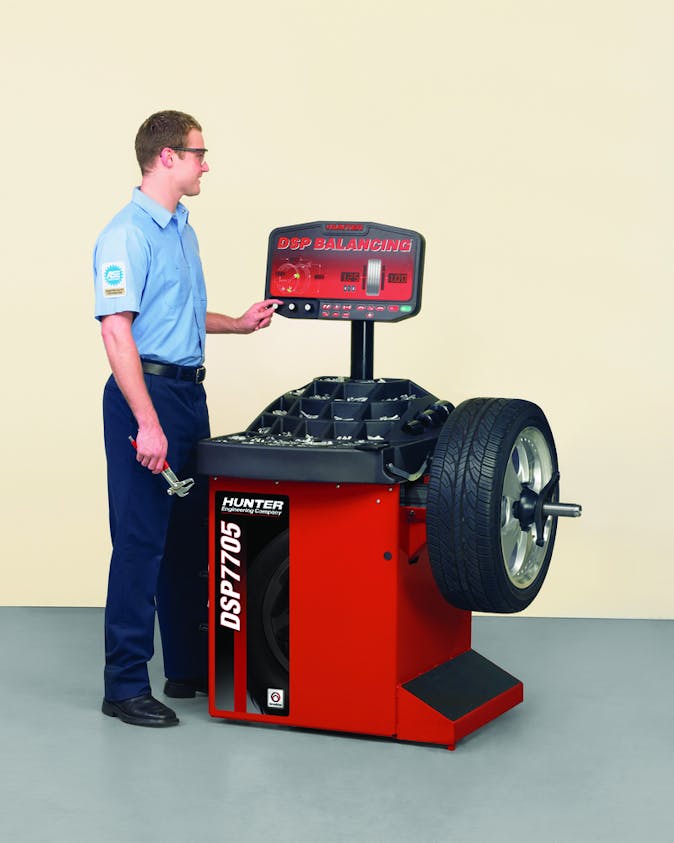 DSP7705 Wheel Balancer | Fleet Maintenance