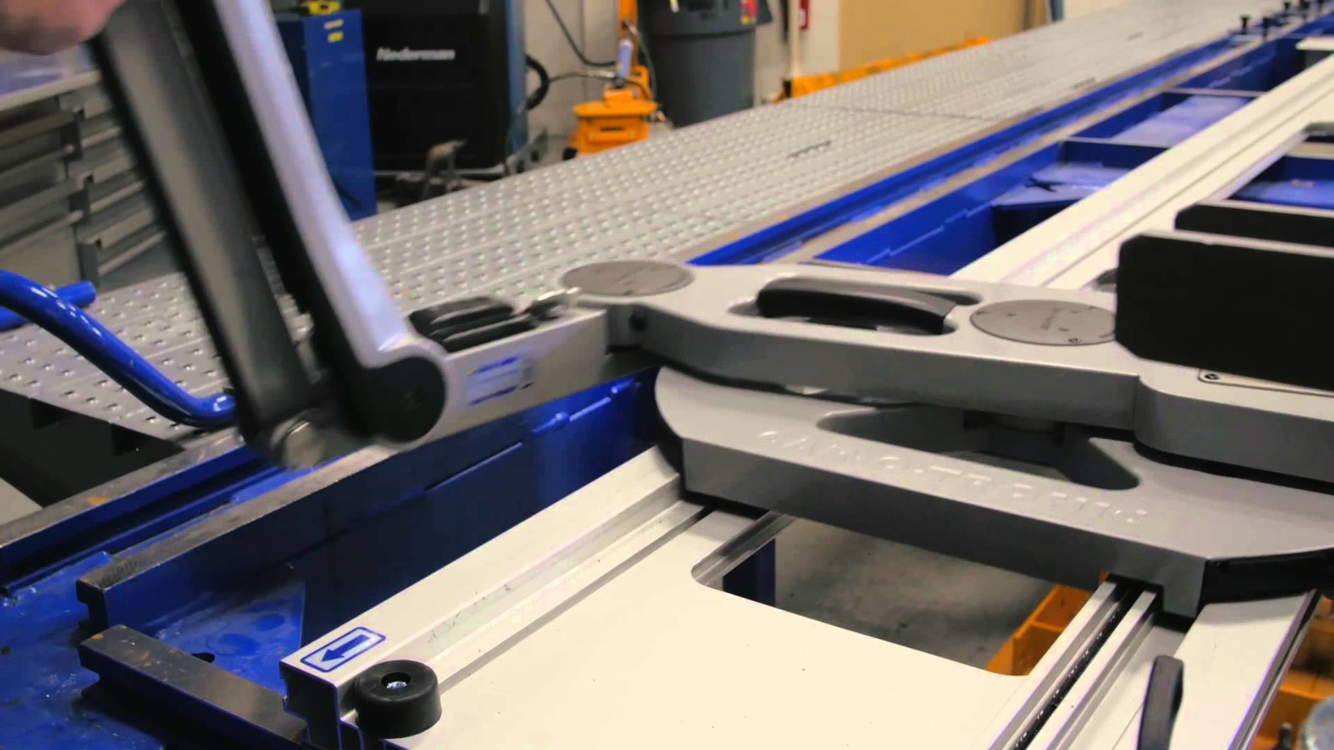 Car-O-Liner – How to center a vehicle video | Fleet Maintenance