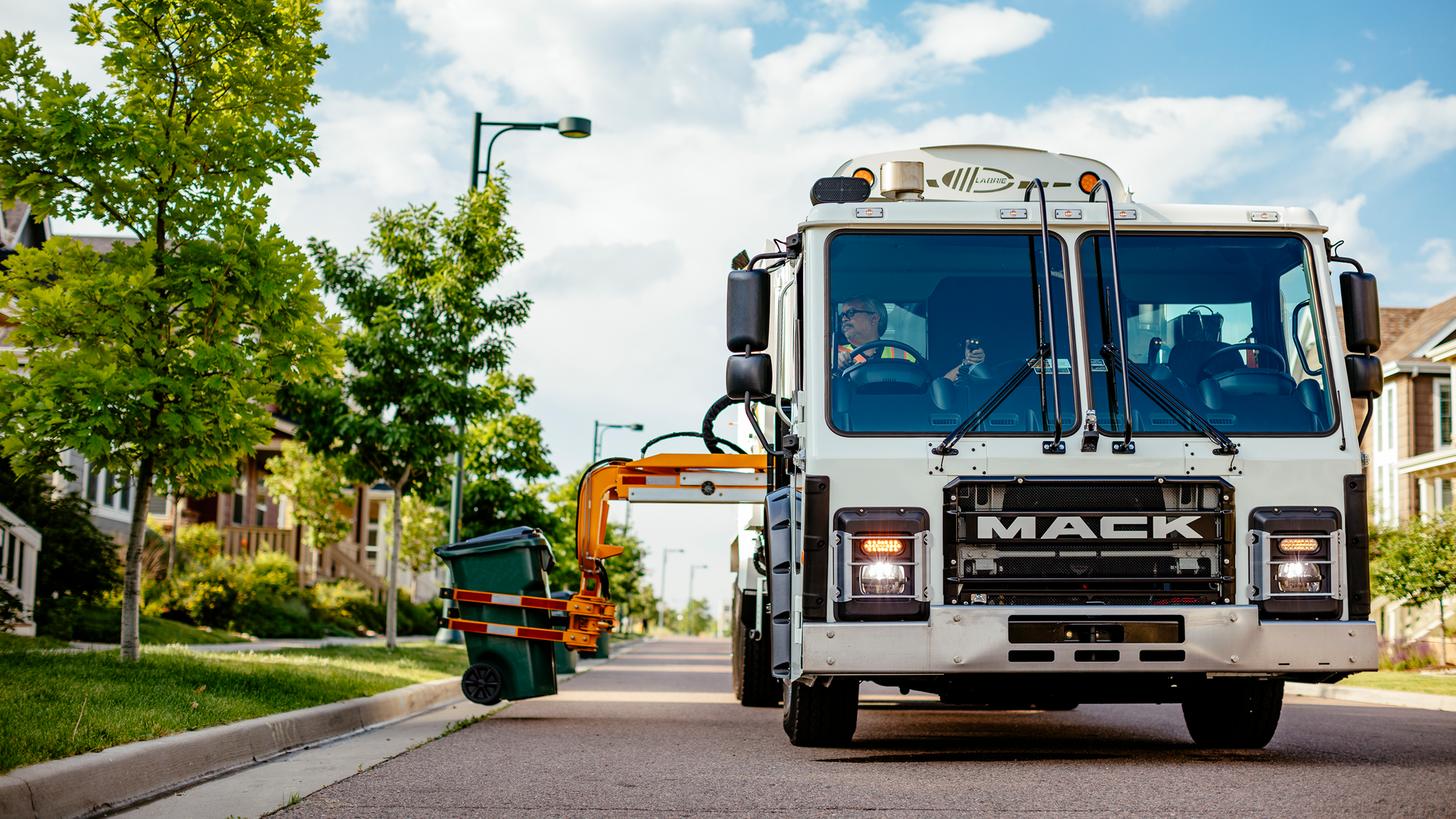 Mack Trucks partners with Lytx on in-cab camera system | Fleet Maintenance
