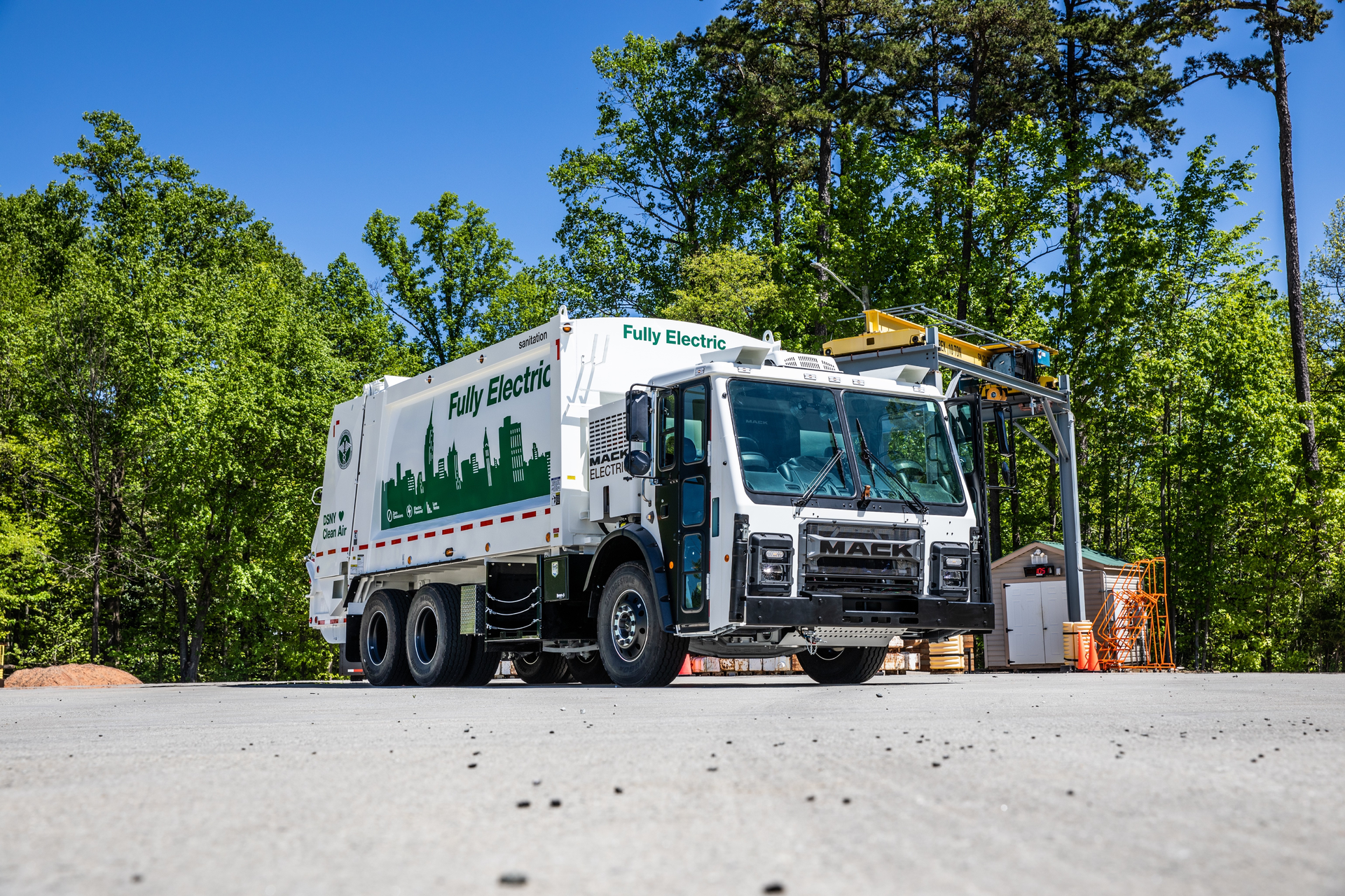 Mack Trucks demonstrates LR Electric for New York City Department of ...