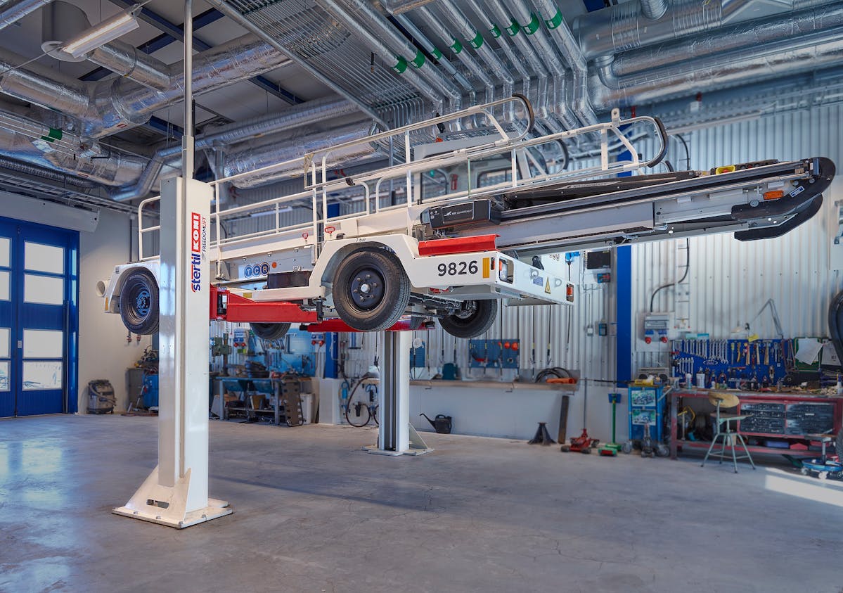 FREEDOMLIFT Two-Post Lift | Fleet Maintenance