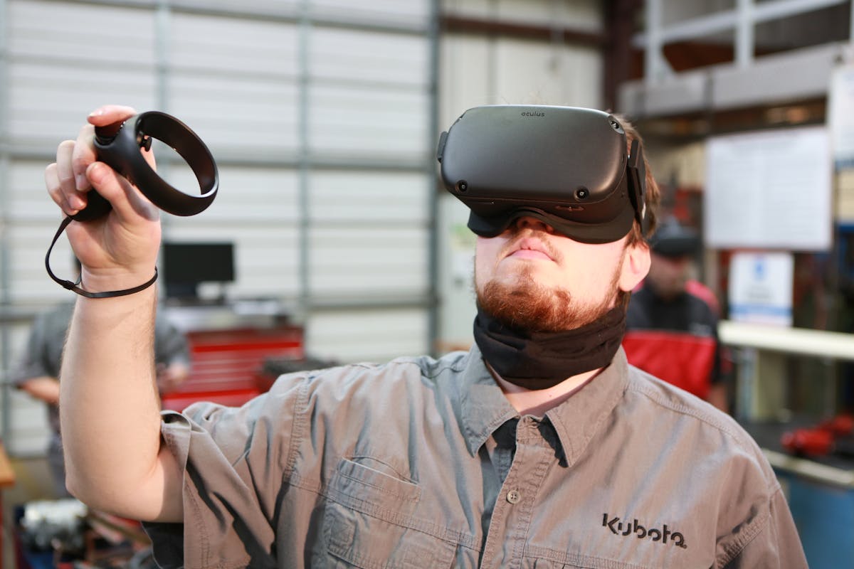 Augmented Reality AR and Virtual Reality VR for commercial vehicle ...