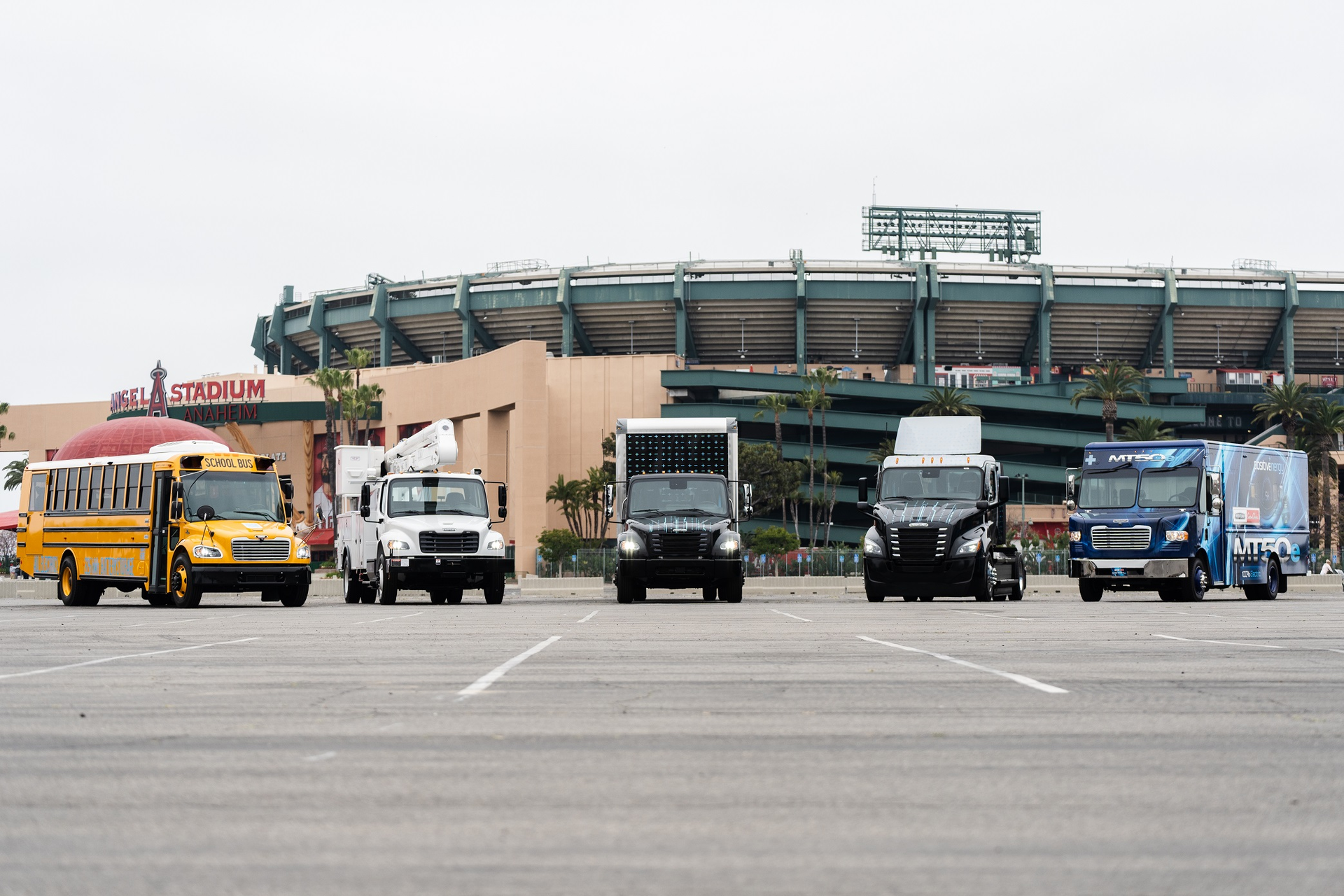 DTNA expands electric vehicle offerings with Freightliner eM2 | Fleet ...