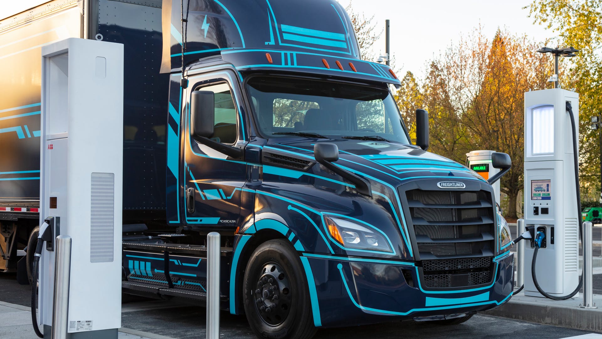 DTNA eCascadia use in Portland | Fleet Maintenance