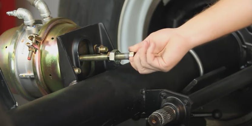 How to inspect and repair slack adjusters | Fleet Maintenance