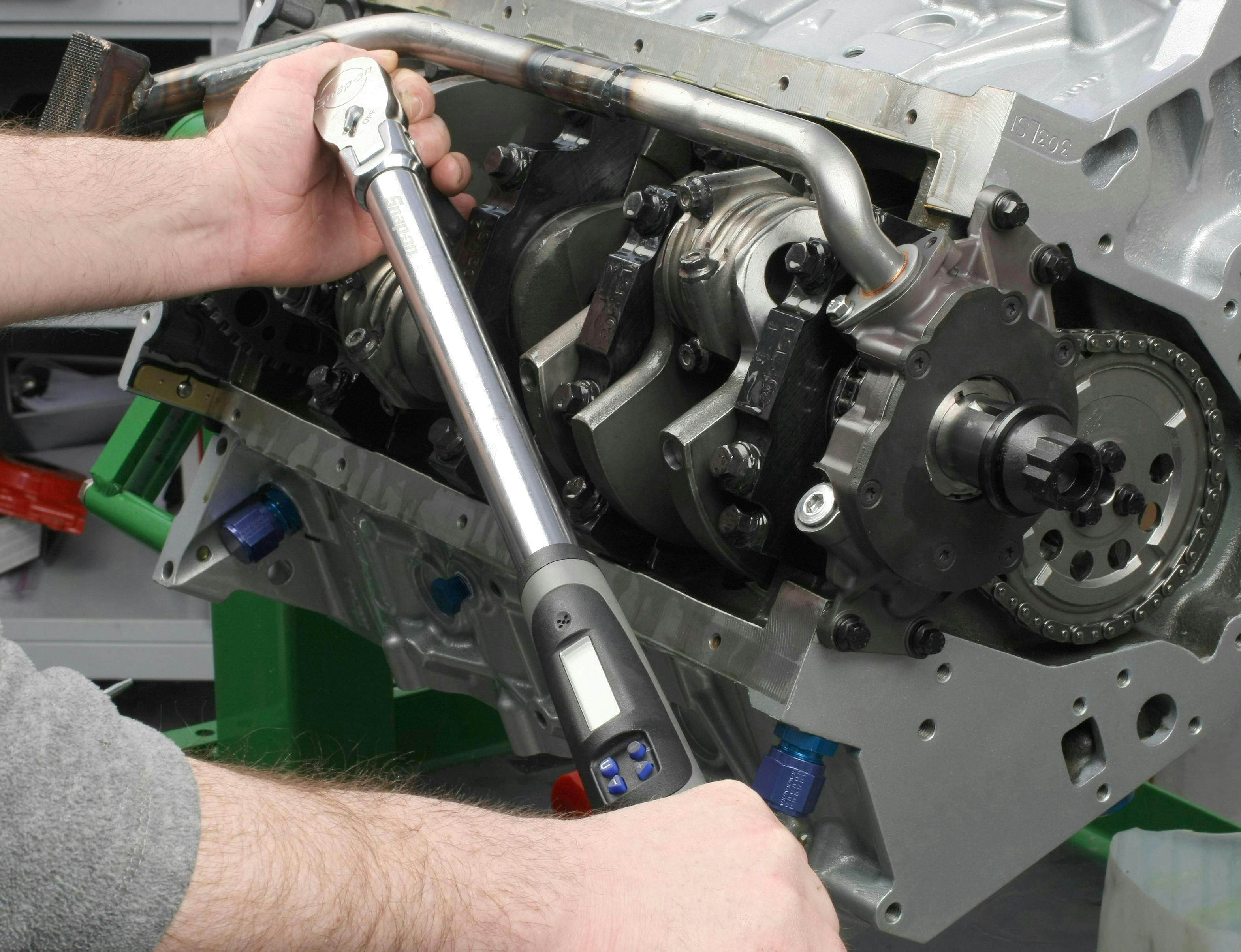 Everything to know about torque wrenches and threaded fasteners | Fleet ...